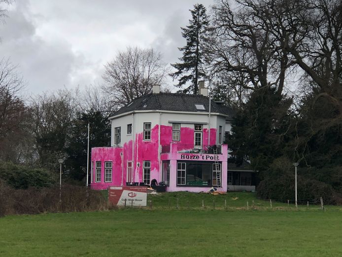 Grap of vandalisme? Huize 't Pott in Enschede knalroze geverfd: ‘Dit is ...