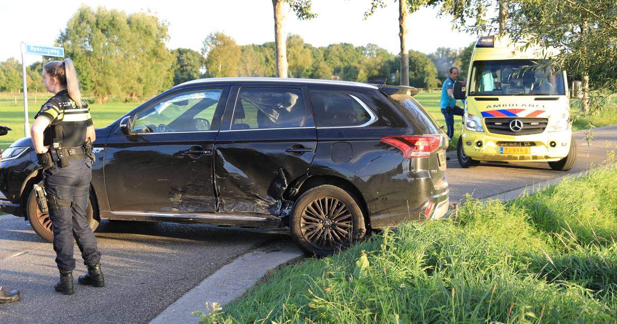 Auto's botsen op elkaar in Hoevelaken, één persoon gewond | Amersfoort ...