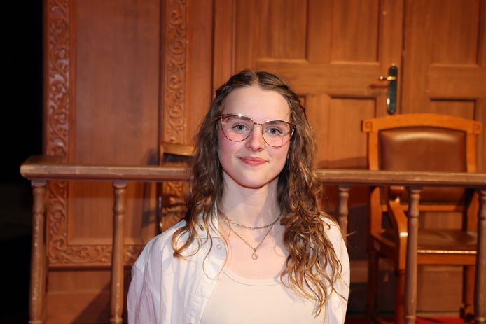 IN BEELD. James Cooke verschijnt na druk weekend op première ‘Assisen ...