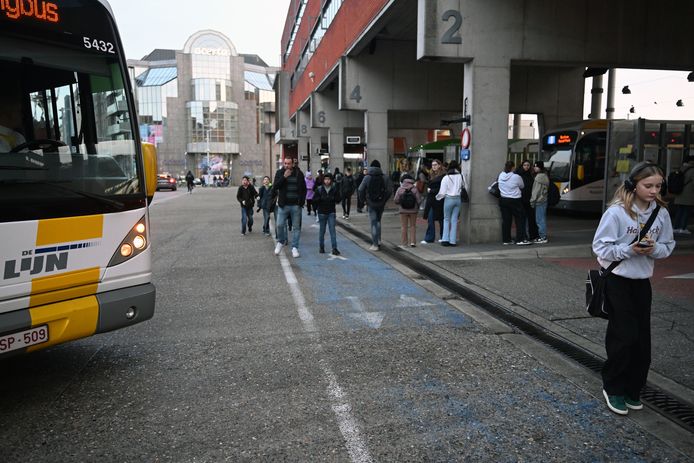 Geen kiss & ride aan voorzijde van het station tijdens festivaldagen Rock Werchter | Leuven | hln.be