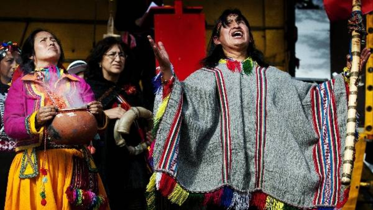 Inheemse volkeren drummen voor mensenrechten | Trouw