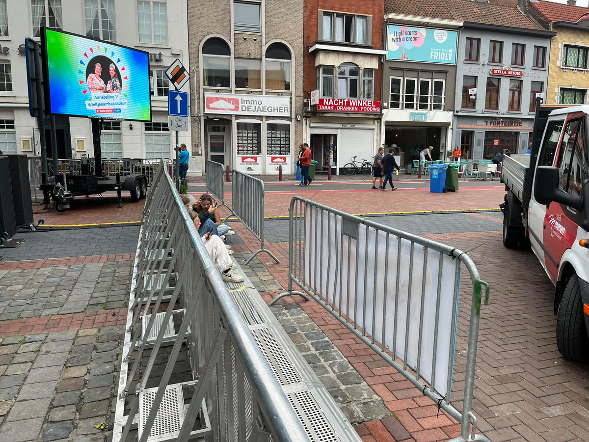 Wieltjesfeesten nemen vliegende start, fans van Pommelien Thijs nestelden zich om 9u30 al voor ...