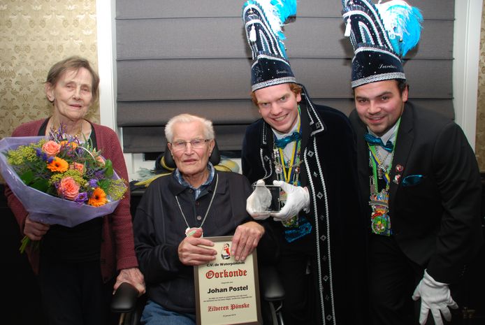 Oervrijwilliger Johan Postel krijgt Zilveren Pönske in Tilligte ...