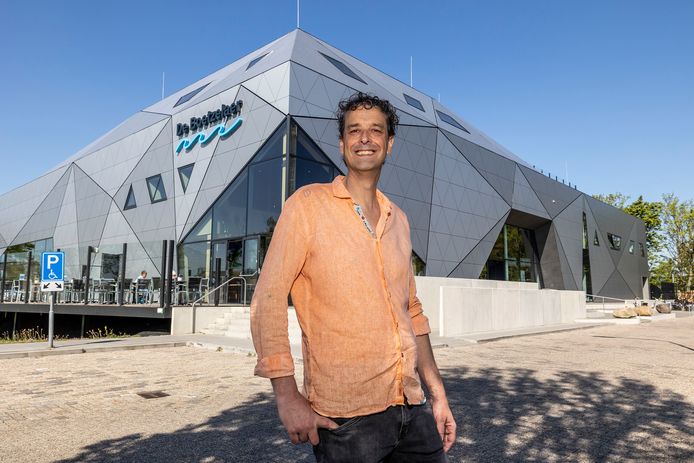 Architect Bas ging ‘out’ na val in eigen zwembad en moest baan opgeven ...