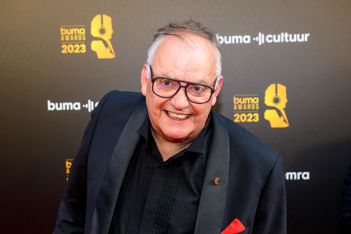 Voormalig kindster én ontdekker Frans Bauer vliegt nog altijd de wereld ...