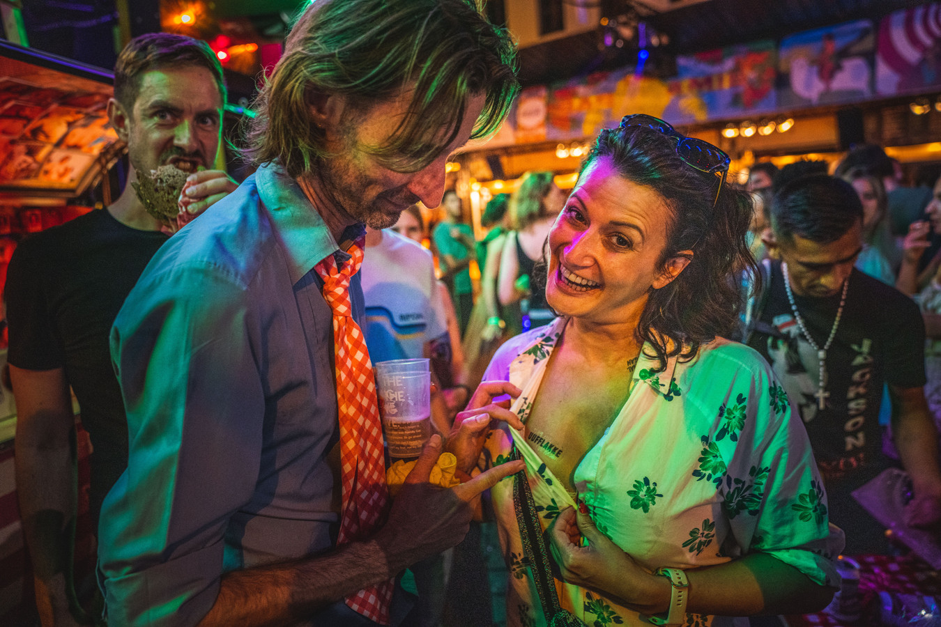 Bekend volk gespot op de Vlasmarkt: minister Verlinden - met security ...