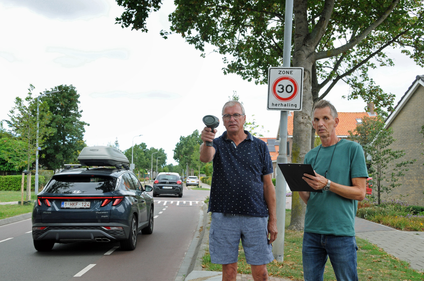 Hardrijders dwars door het dorp een doorn in het oog; ‘Heel fijn dat er weer Duitsers zijn ...
