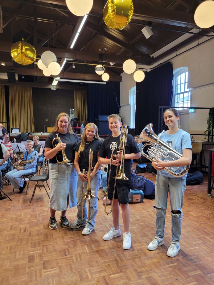 Fanfare Tavenu Schoonhoven verrast met nieuwe instrumenten ...