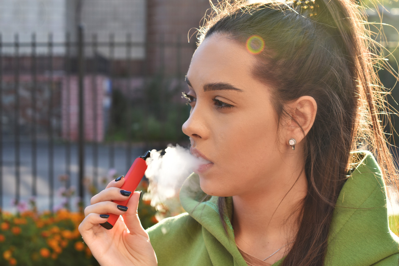 Waarom vapen steeds meer jongeren? “Mij maak je niet wijs dat al die ... Waarom vapen steeds meer jongeren? “Mij maak je niet wijs dat al die ...