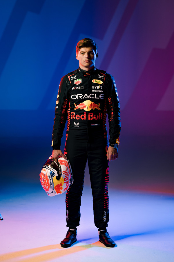 Red Bull presenteert nieuwe wagen Max Verstappen en kondigt ...
