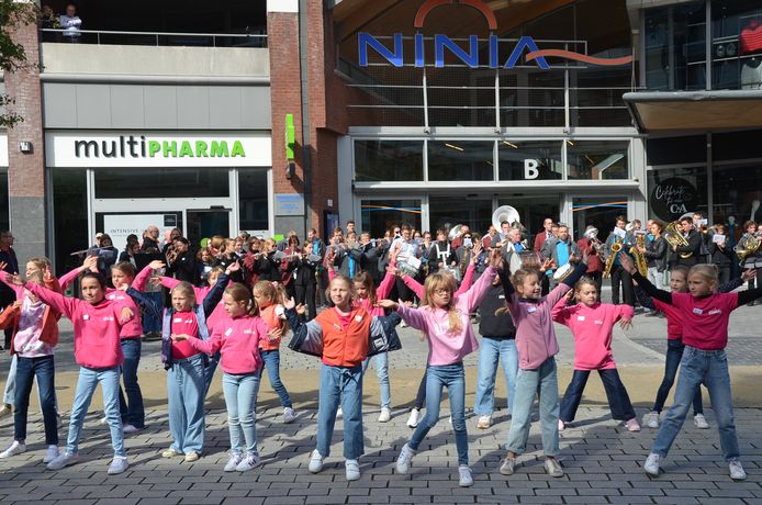 Gelegenheidsfanfare ‘Ninof ‘k zien a geiren’ trekt met 70-tal ...