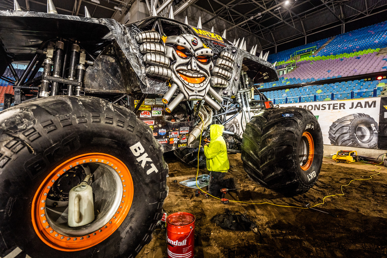 Stunttrucks van Monster Jam keren in 2024 terug naar GelreDome | Foto ...