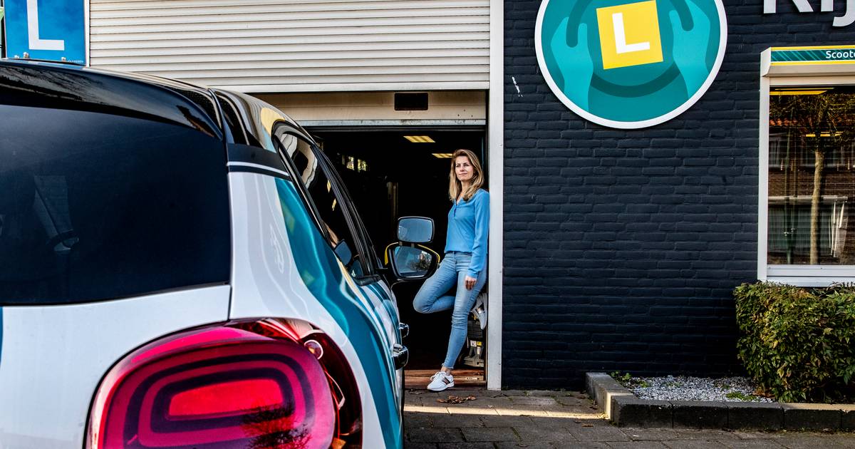 Eigen student neemt stuur over van rijschool Heezen in Waalre: ‘Ze gaat ...