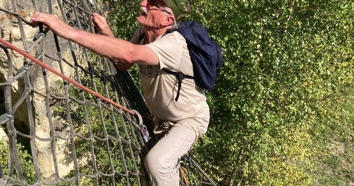 Opa Henk uit Overasselt in actie in oude groeve en jeugd voert ...