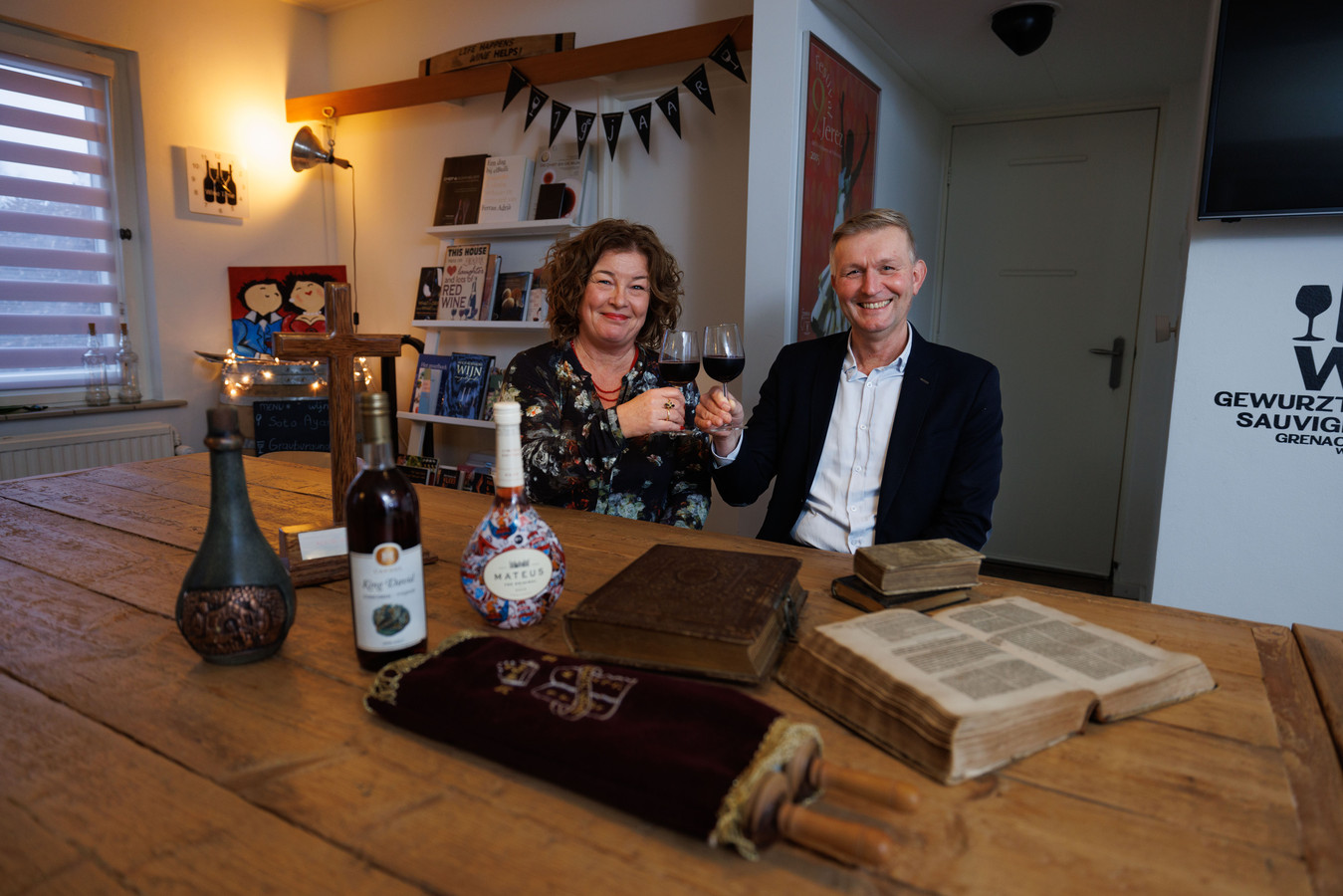 Samenwerking Theoloog Leon Van Den Broeke En Vinoloog Esther Meijer ‘de Beste Wijn Is Voor Het