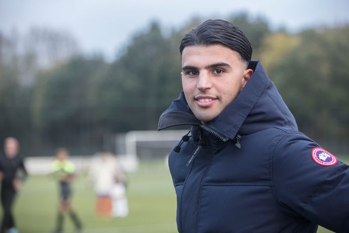 Eindhovenaren Walid Aabakrimi, Badr Bazzi en Samir Belhadj stappen ...