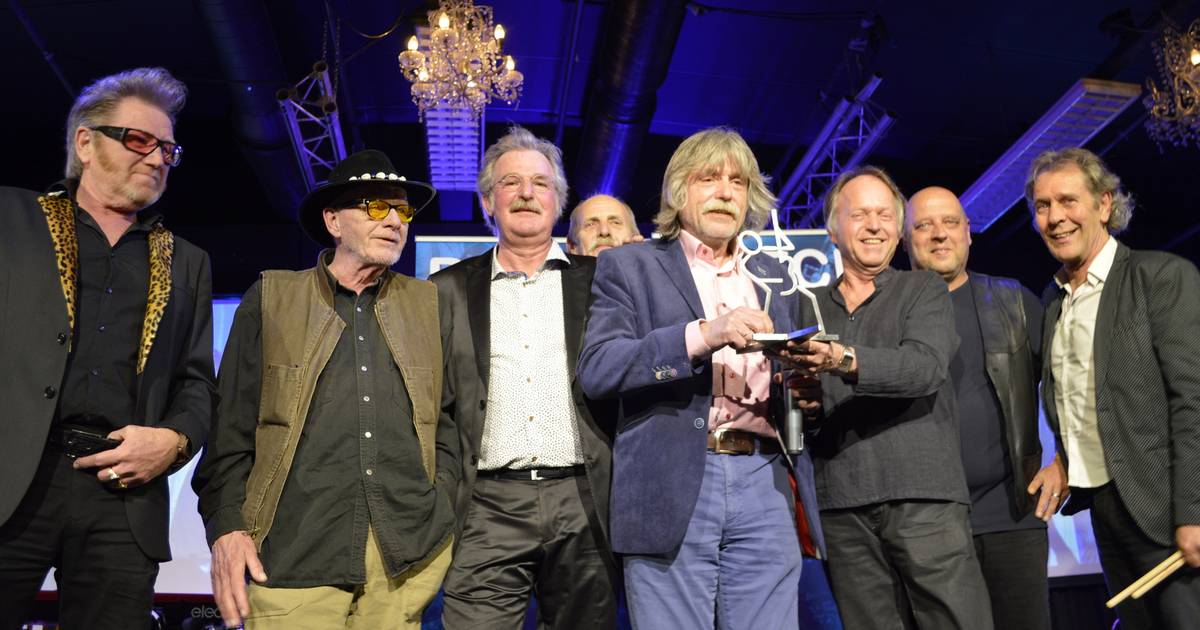 Met 54 jaar verleden en een zanger van 76 duikt fameuze band uit ...