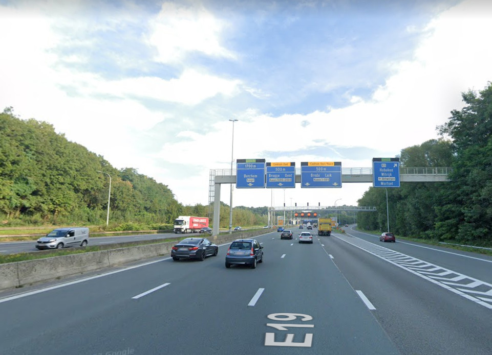 Ongeval op E19 richting Antwerpen in Wilrijk | Foto | pzc.nl