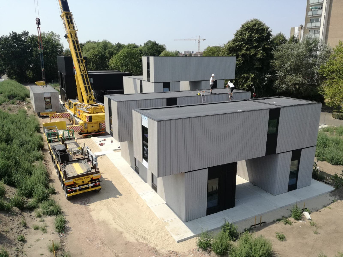 Skilpod bouwt op vier dagen tijd een nieuwe woonwijk in Lokeren-centrum | Foto | hln.be
