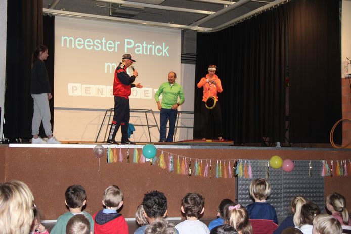 Meester Patrick neemt na carrière van 42 jaar afscheid van Dentergemse ...
