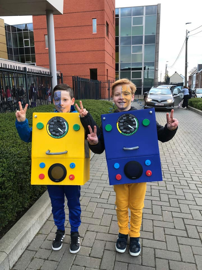 Robots, Edelhert, Radijsje en Cycloop: The Masked Singer was in heel ...