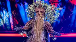 Boom schudt z'n takken los op 'Relax' - The Masked Singer