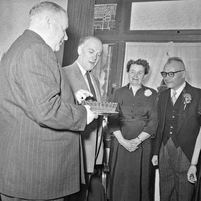 Het zilveren echtpaar Van Luyt vierde een feestje in 1953 | Eindhoven ...