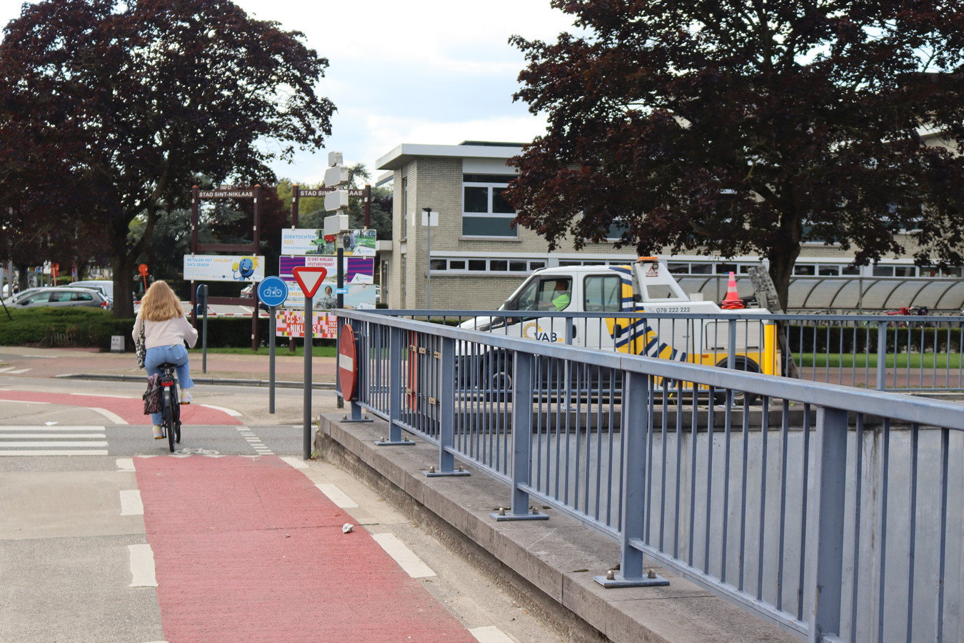 Gaat bekendste rotonde van Sint-Niklaas op de schop voor verkeerslichten? “Verkeer zou veiliger ...