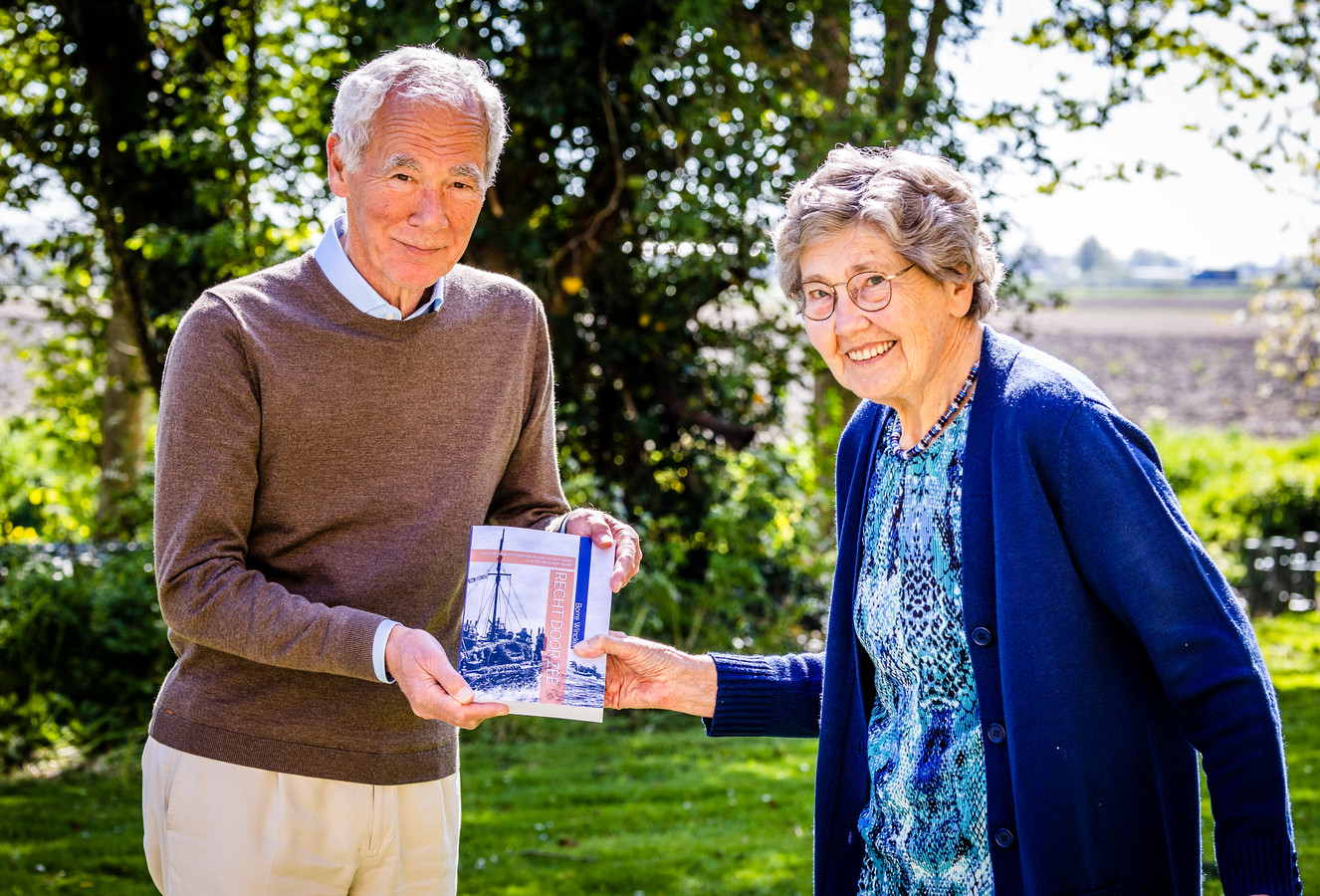 Zoon schrijft het verhaal op van hoe zijn vader in de oorlog op een ...