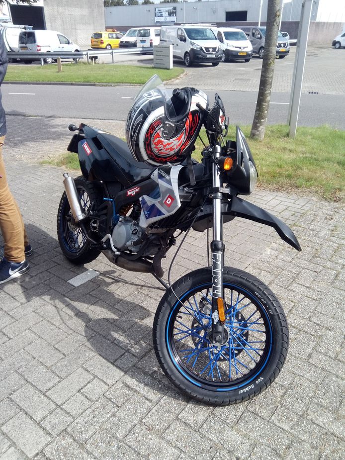 Bromfietser (18) moet boeten na 90 km/u op de rollerbank Emmeloord ...