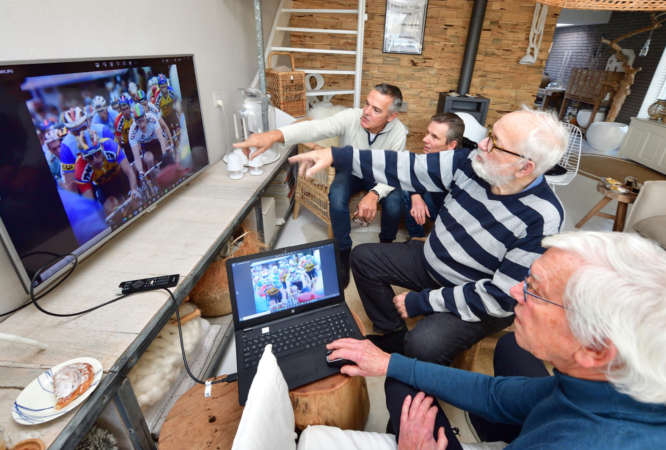 Wie zijn toch al die renners op oude wielerfoto’s van Ben Steffen ...