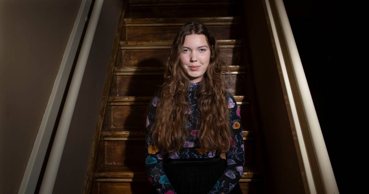 Singer-songwriter Maya mag het podium weer op: ‘Zonde om mijn leven te ...