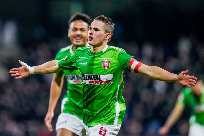 Mathis Suray kraakt de Venlose code en verstevigt zo de hoge notering ...