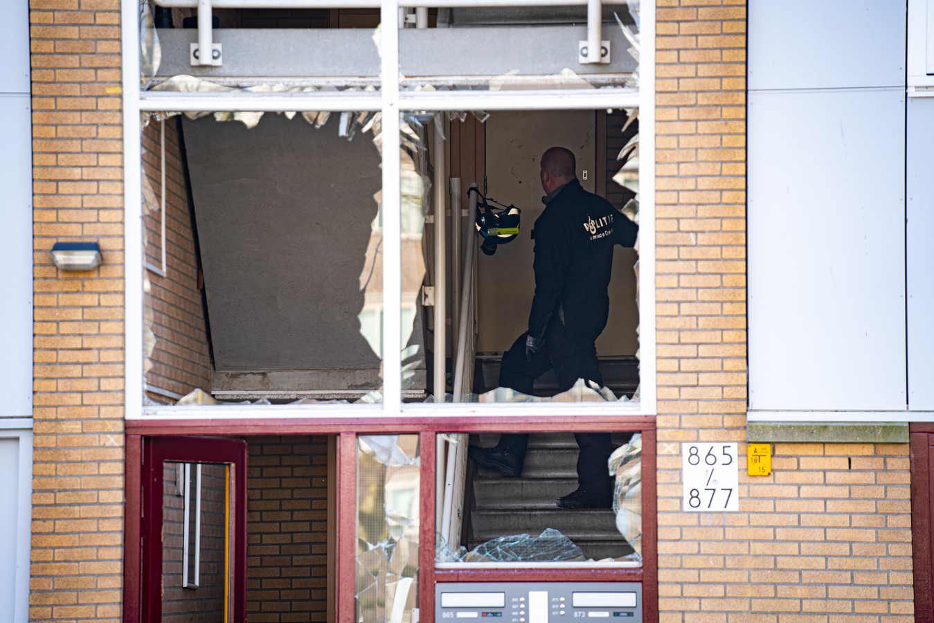 Nog tijden last na explosie voor je deur: ‘Volgende week kan het weer ...