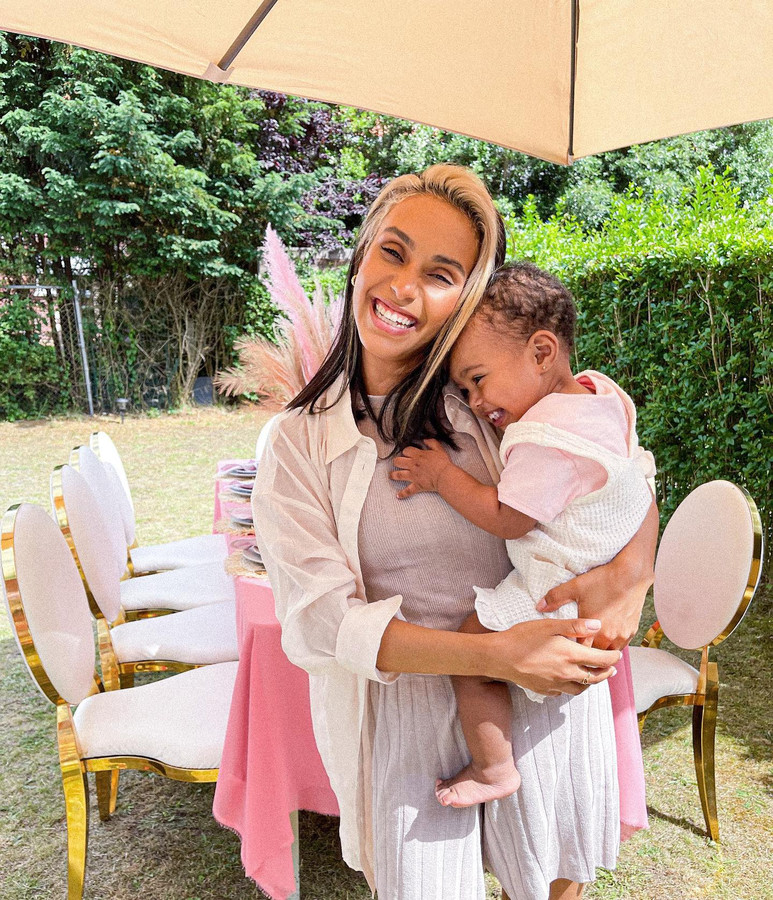 Nora Gharib was zwaar aangedaan door de dood van Rayan: “Ik ben huilend ...