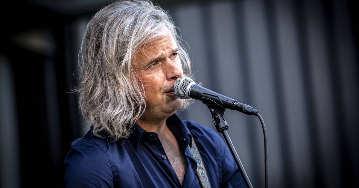 Zanger Erwin Nyhoff uit Heeten hoopt op felbegeerd plekje in Top 2000 ...