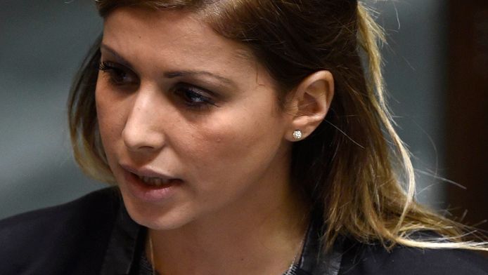 Parlementslid Nawal Ben Hamou hekelt seksistische commentaren die ze ...