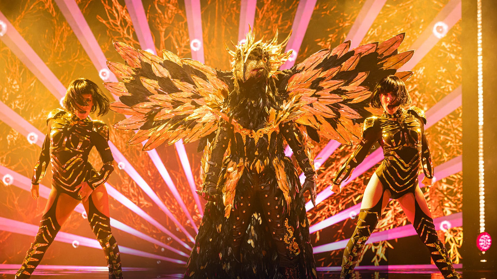 KIJK. Raaf doet vanavond alle snavels openvallen in ‘The Masked Singer ...