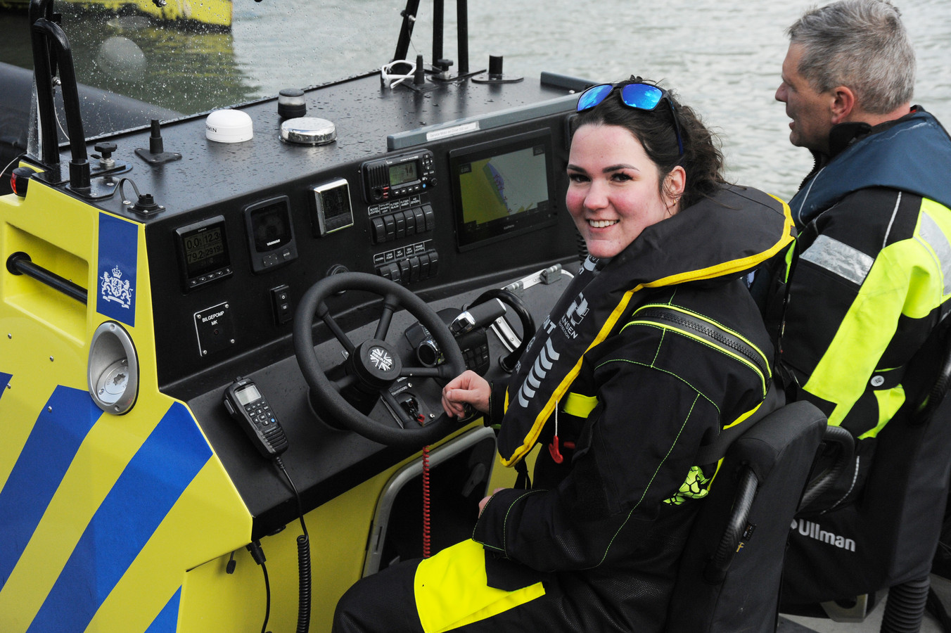 Op de brug van een cruiseferry of op patrouille op de Westerschelde ...