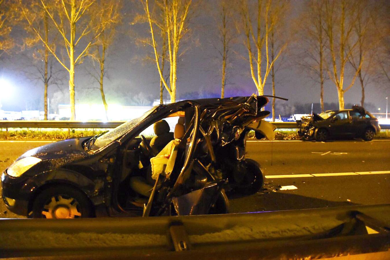 Dode en zwaargewonde bij ongeval op de A20 | Foto | destentor.nl Dode en zwaargewonde bij ongeval op de A20 | Foto | destentor.nl