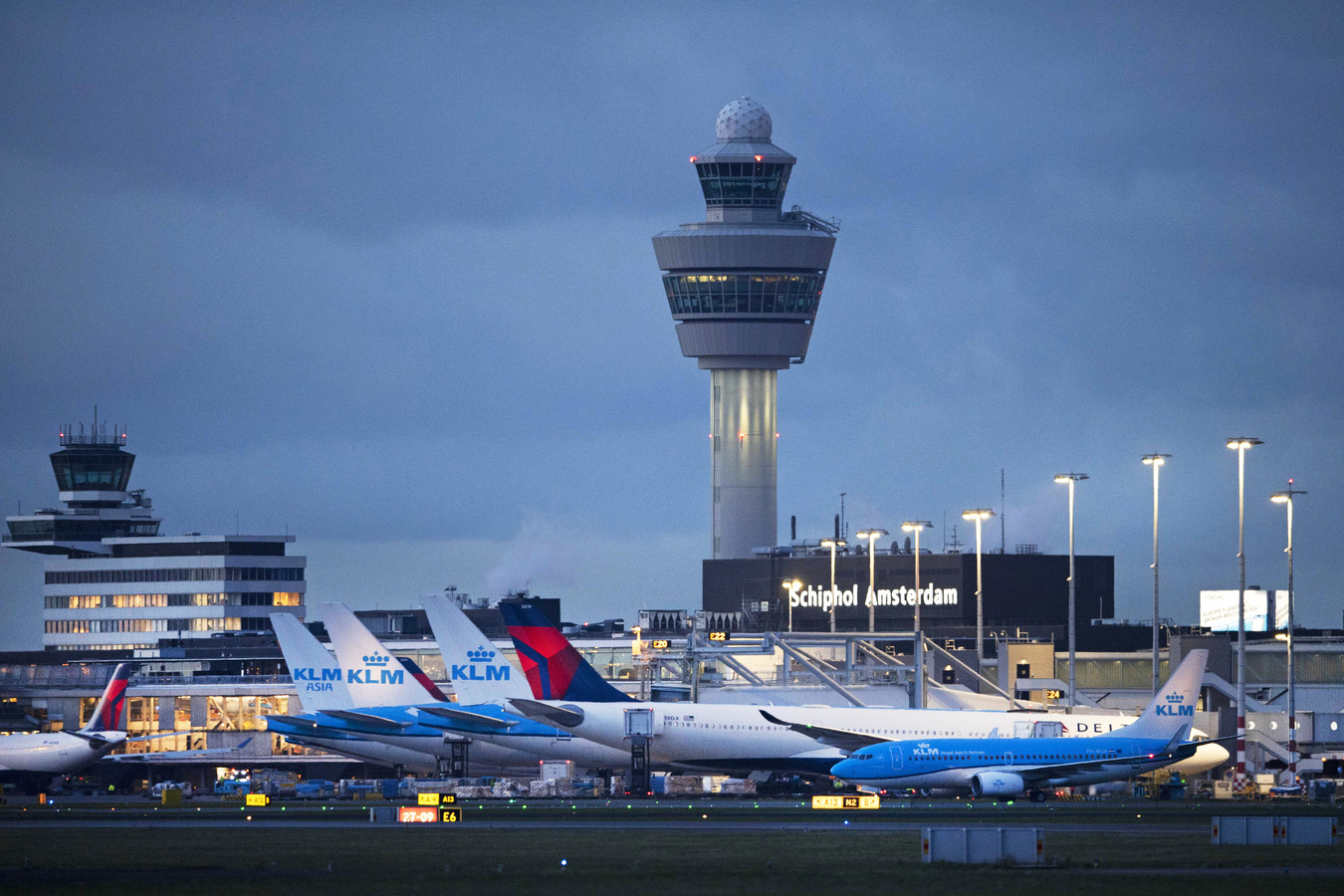 Schiphol kocht stikstofrechten van drie boerderijen die al niet meer ...