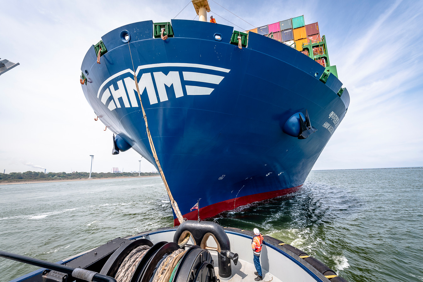 Megacontainerschip HMM Rotterdam aangekomen in Rotterdam | Foto | AD.nl