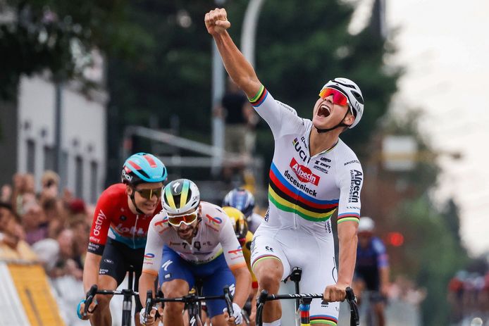 Wereldkampioen Mathieu van der Poel heeft eerste zege in regenboogtrui ...