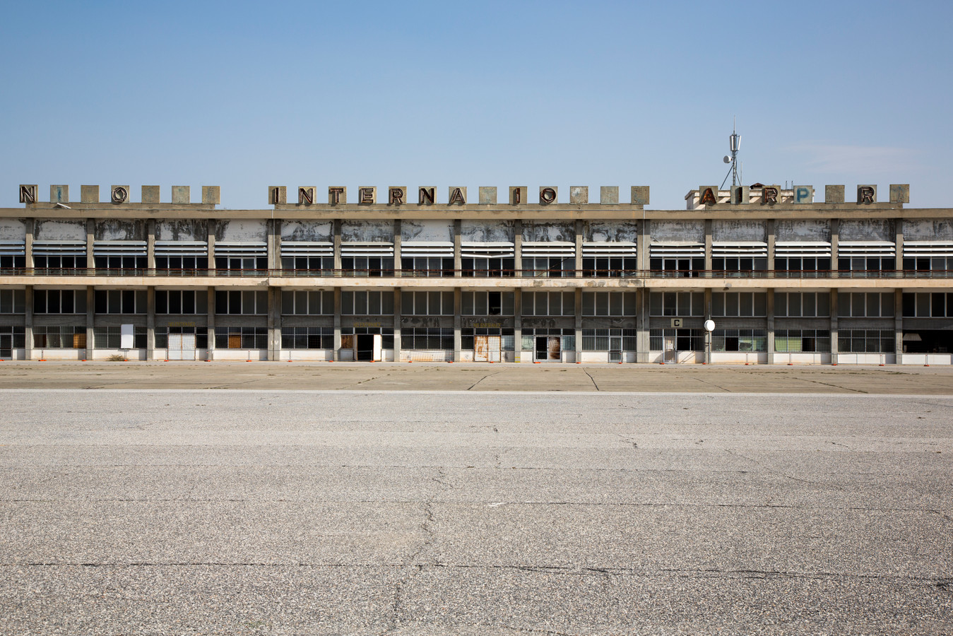 FOTOREEKS. Nicosia International Airport, het vliegveld dat al 44 jaar ...