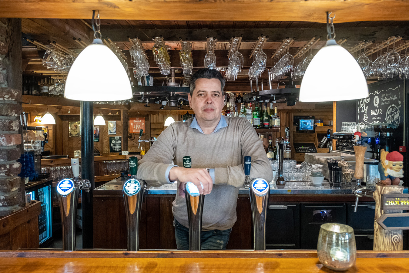 In de Old Inn in Ottersum kan je eten en drinken in de sfeer van ...