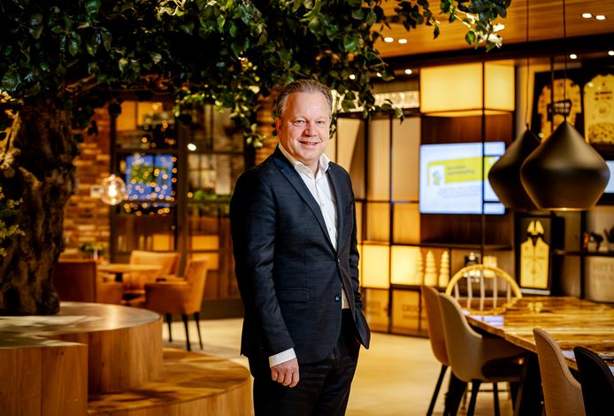 Commissaris Ton van Veen tijdelijk topman Jumbo na stap terug ...