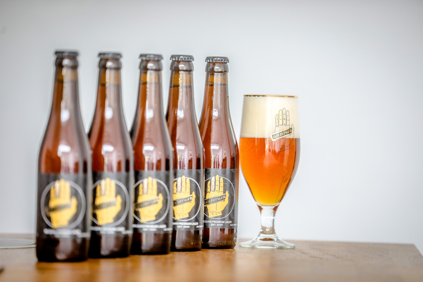 Brouwersduo valt in de prijzen op World Beer Awards met ‘Goldfinger ...