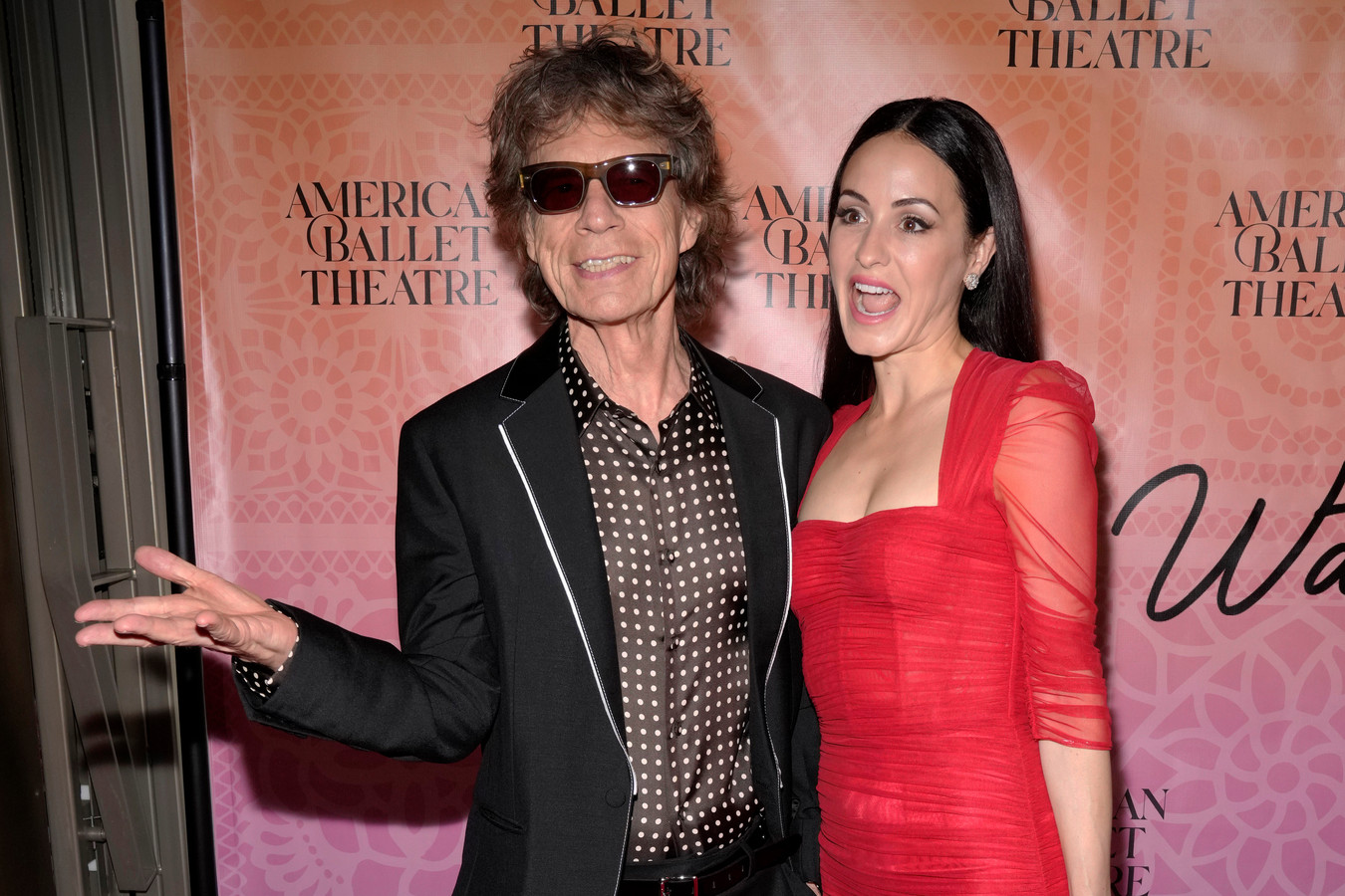 Ondanks verschil van 43 jaar: Mick Jagger (79) van The Rolling Stones ...
