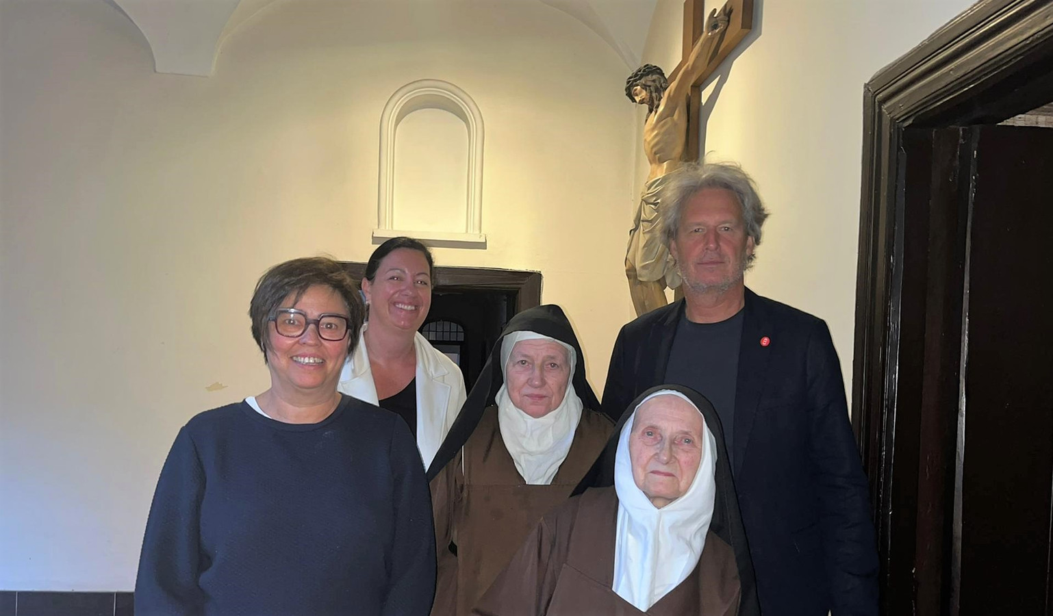 “Zelf model staan? Waarom niet”: zusters beschermd ...