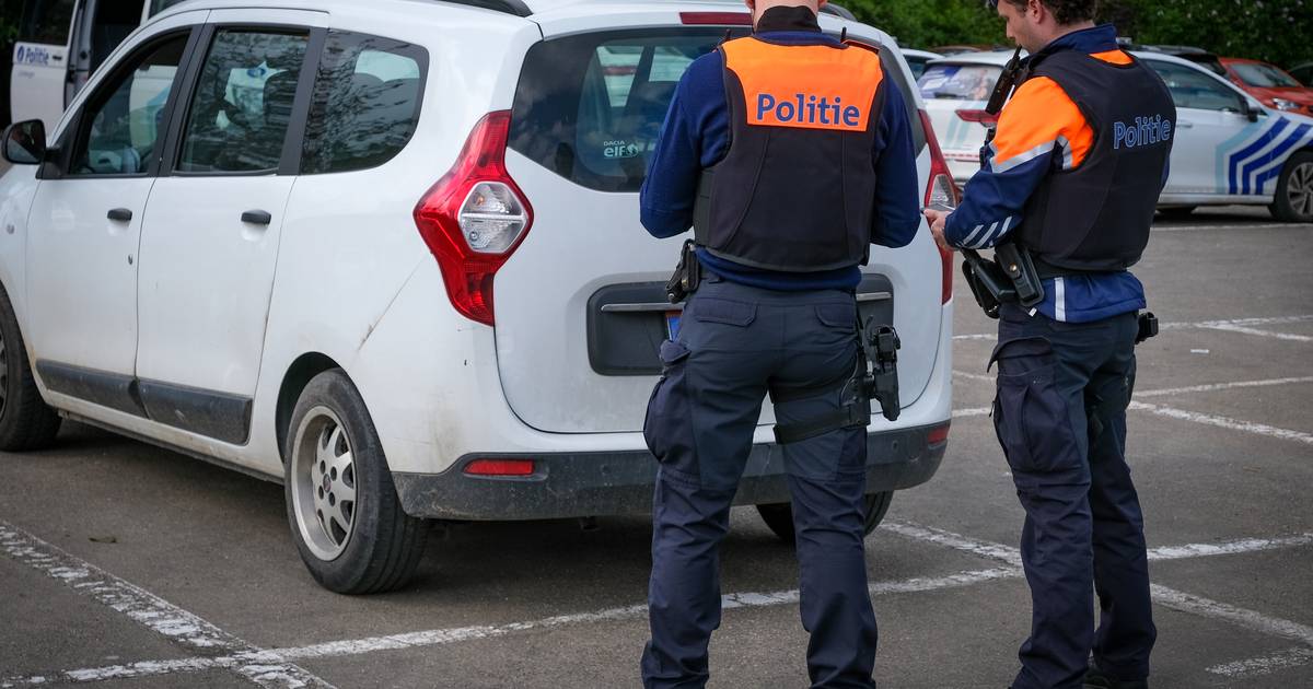 Politie klist drie verdachten van inbraak en een drugkoerier tijdens ...